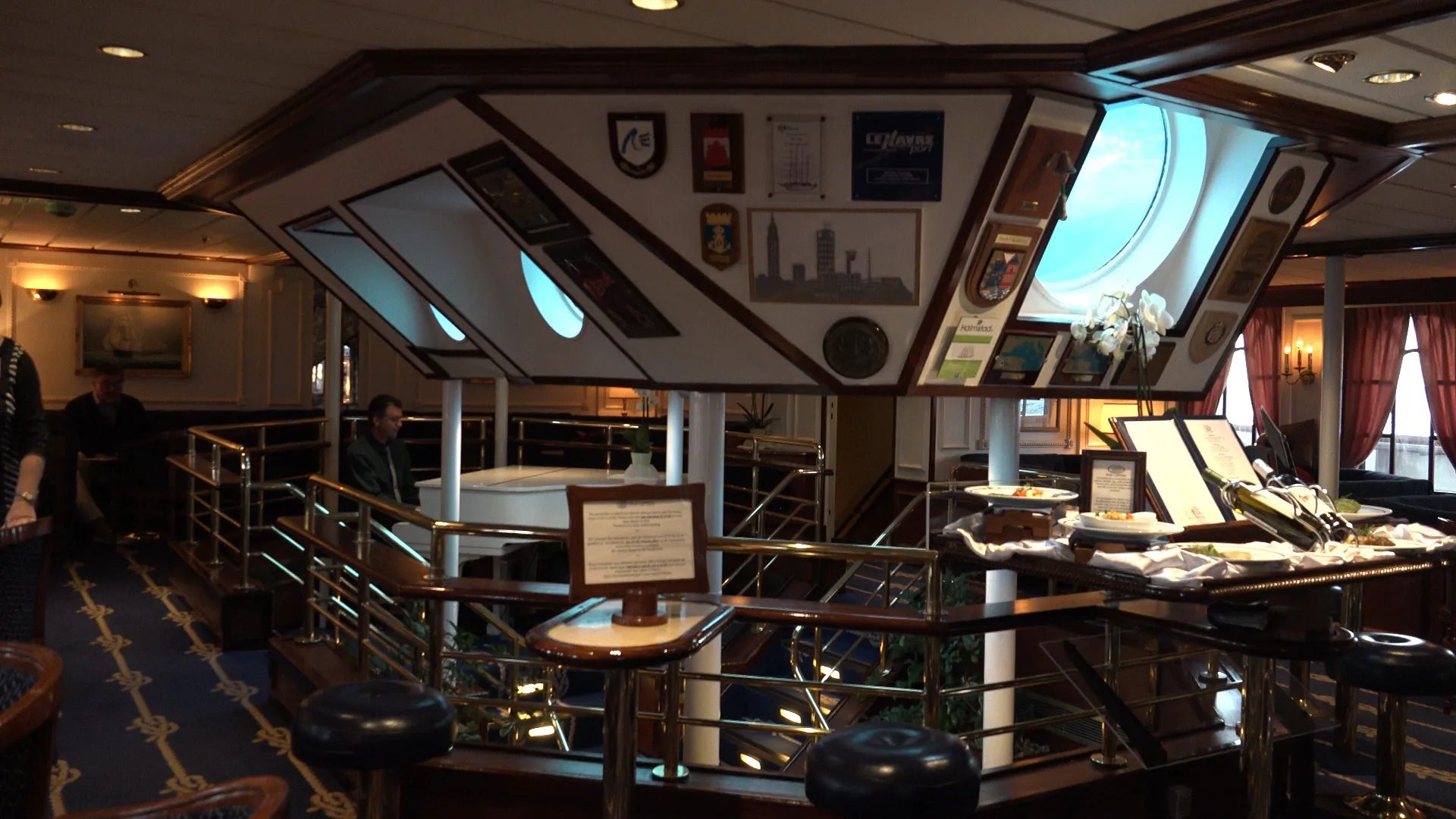 Interior views of Star Flyer | shipvideos.net